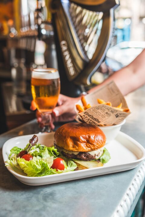 Le Café Albert, un établissement exceptionnel situé dans le 18ème ...